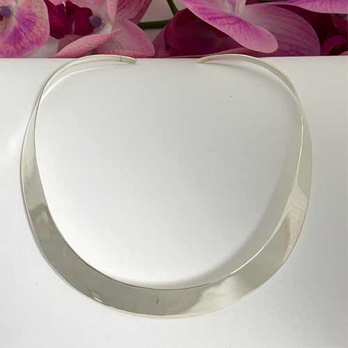 Sterling silver 15mm solid flat modern neckpiece | VDM Jewellery